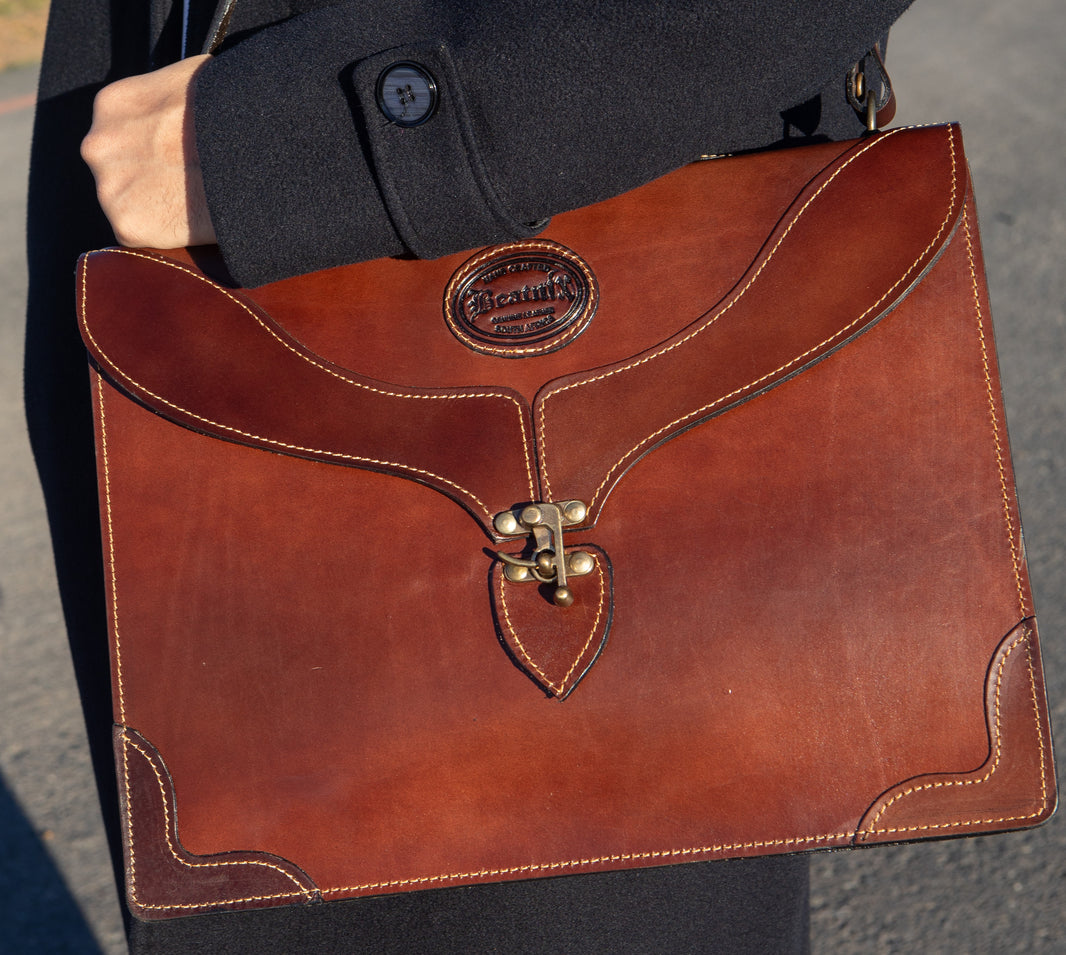 Genuine leather cases and suitcases with incredible durability ...